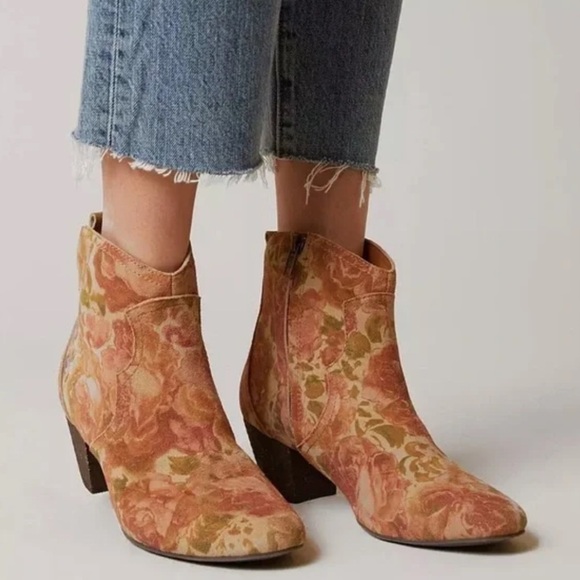 Sbicca | Shoes | Sbicca Vintage Collection Petunia Suede Ankle Boots ...